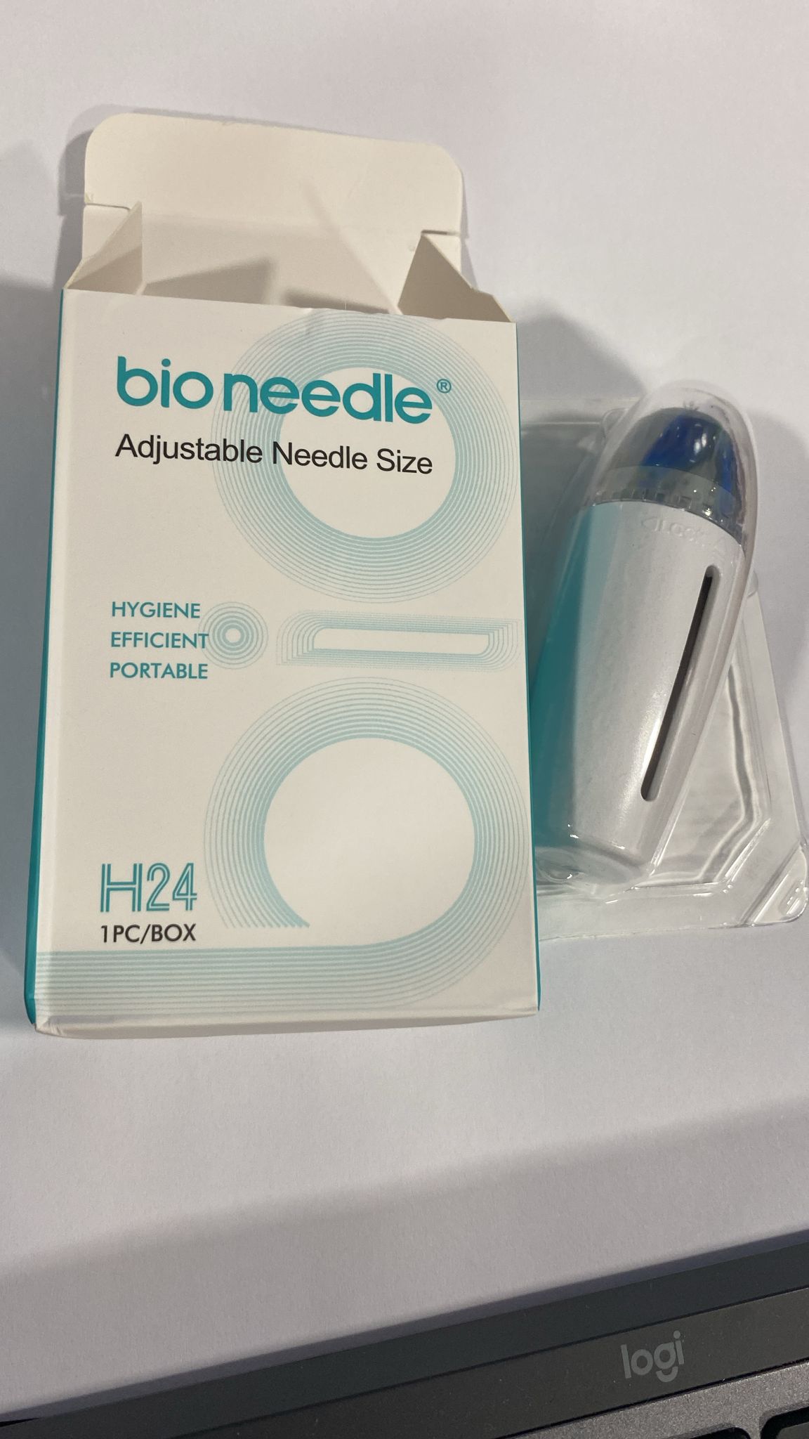 Adjustable microneedle device for direct use of the vials 0,25mm to 1 ...